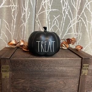 Rae Dunn | Office | Raedunn Farmhouse Tabletop Decor Halloween Treat ...